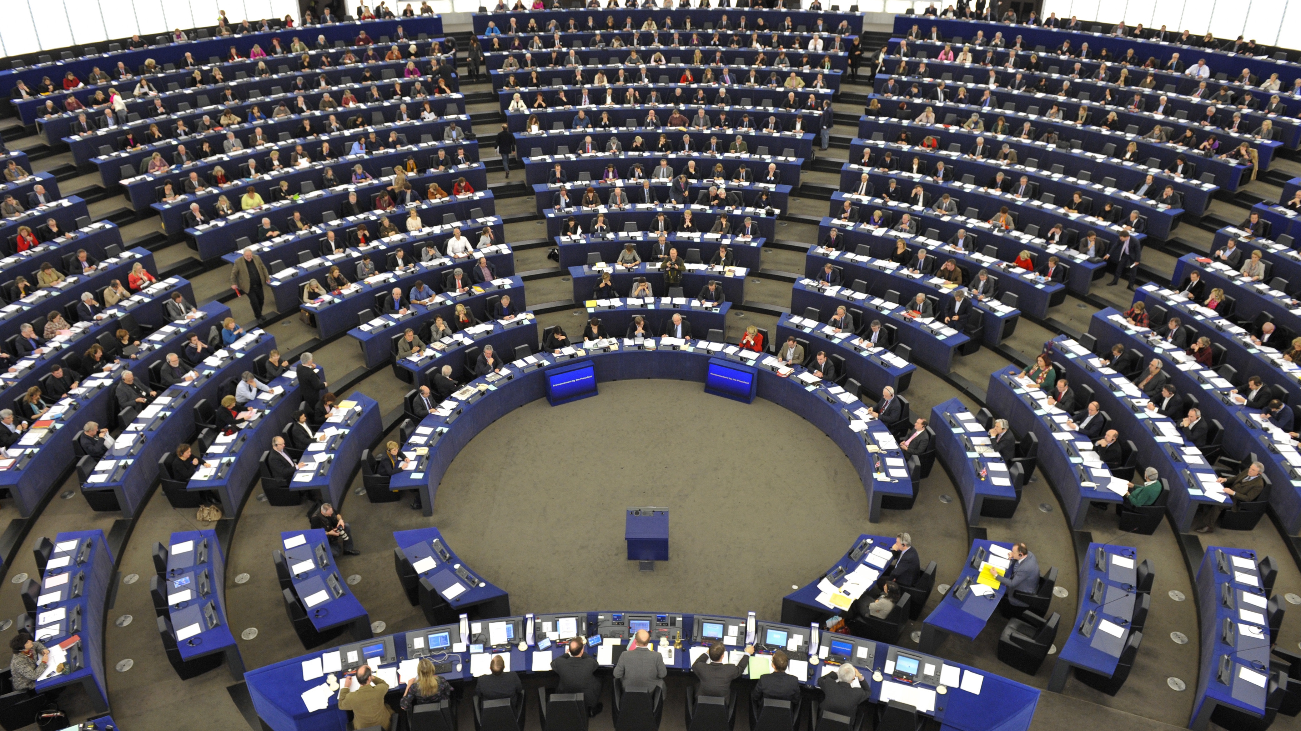 ЕП гласува за разделяне на интернет компаниите - Economy.bg