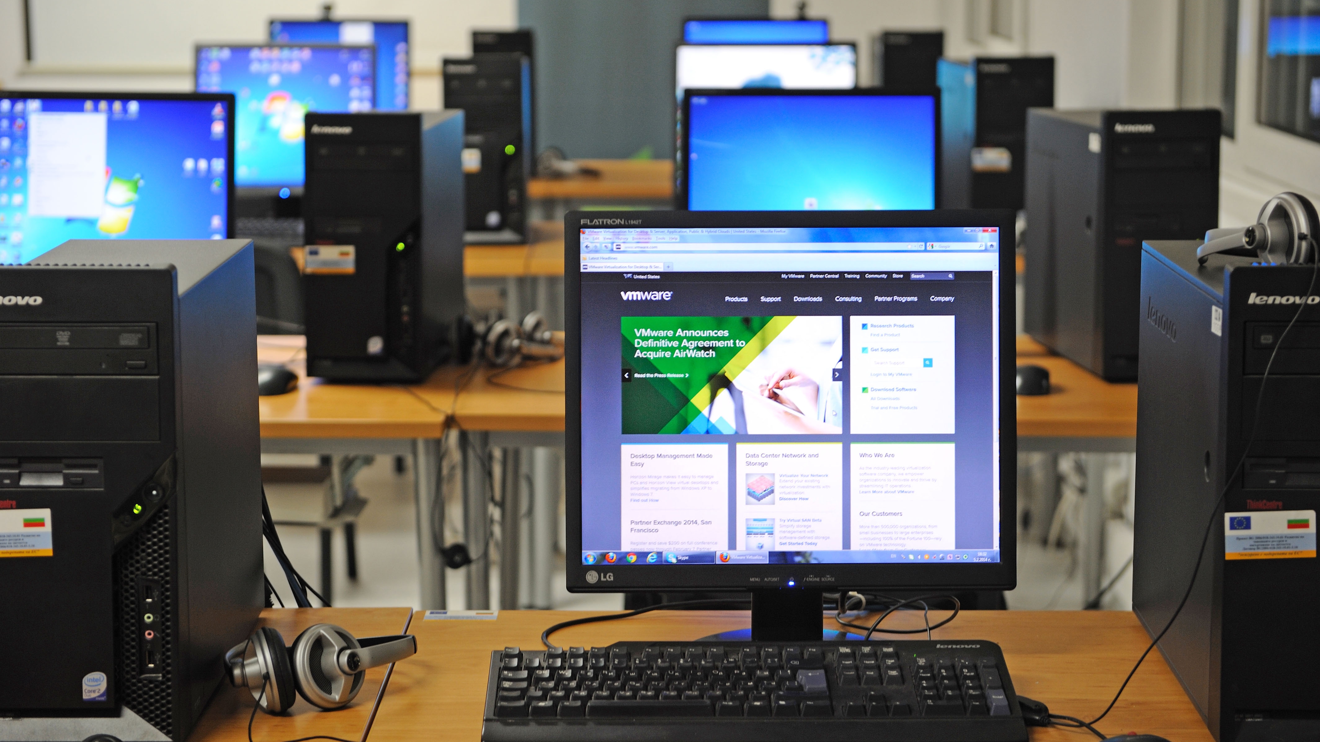 VMware откри IT академия и в Нов български университет - Economy.bg