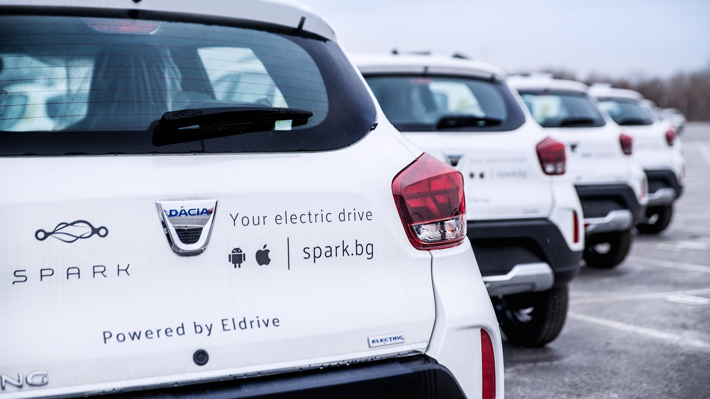 SPARK увеличава автопарка си със 100 нови автомобила Dacia Spring ...