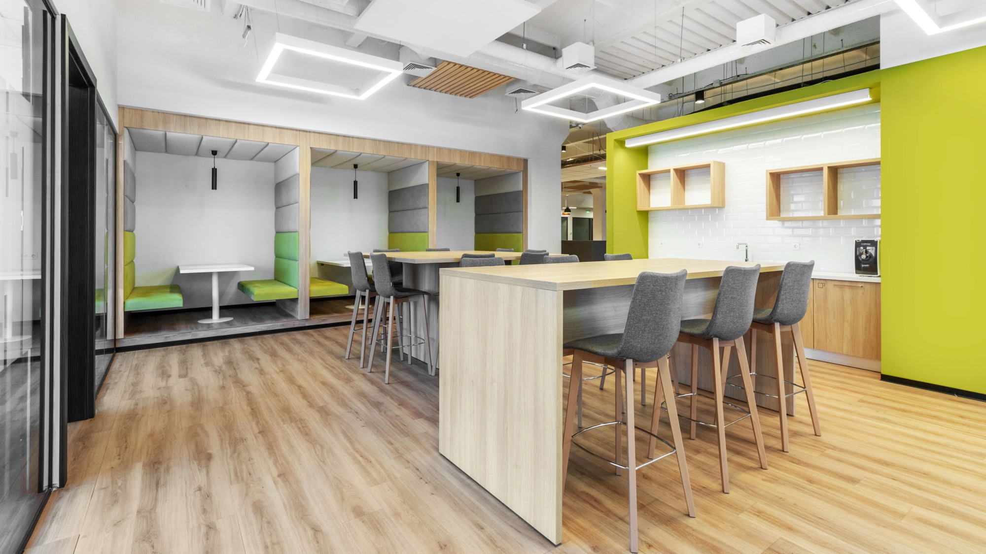 IWG с двe нови хибридни работни пространства в София под марката Regus ...