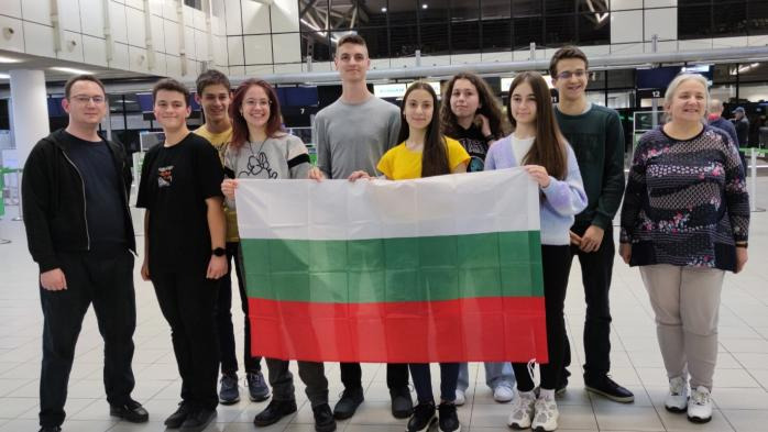 Тези български ученици ще ни представят на Международната олимпиада по астрономия Economy Bg